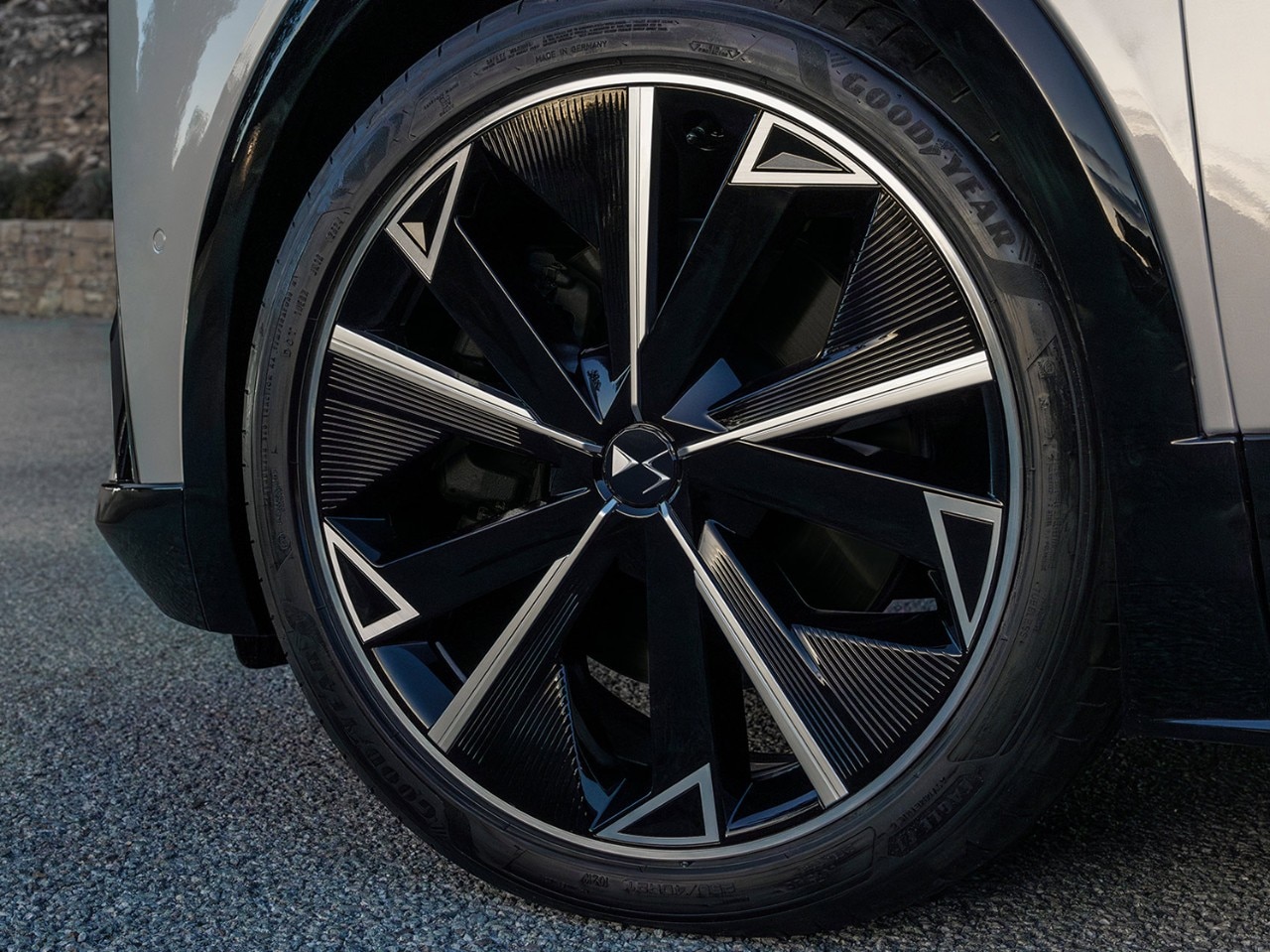 DS N°8 | Electric SUV | DS Automobiles Ireland